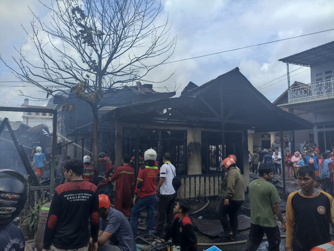 Kebakaran Di Jalan Rajawali, Menghanguskan 8 Rumah