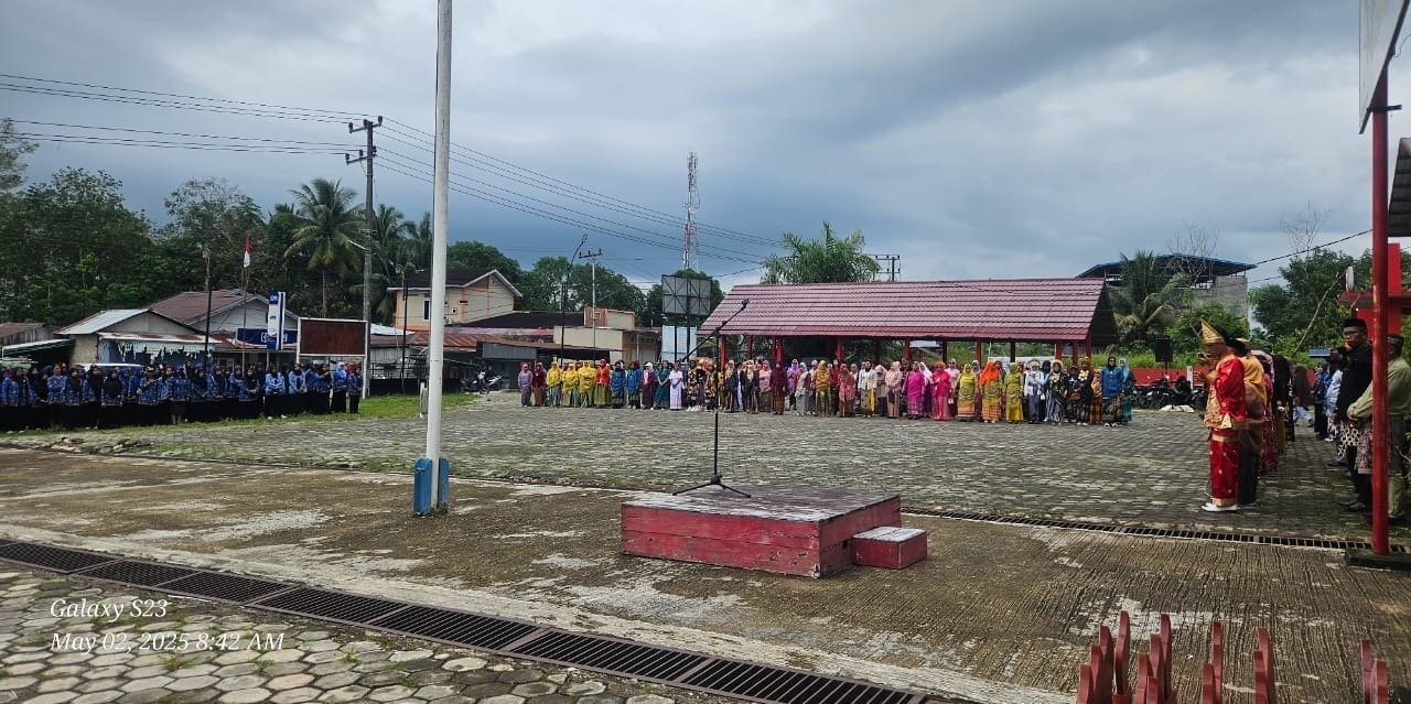 Peringatan Hardiknas 2025 di Marang Kayu: Semangat Bersama